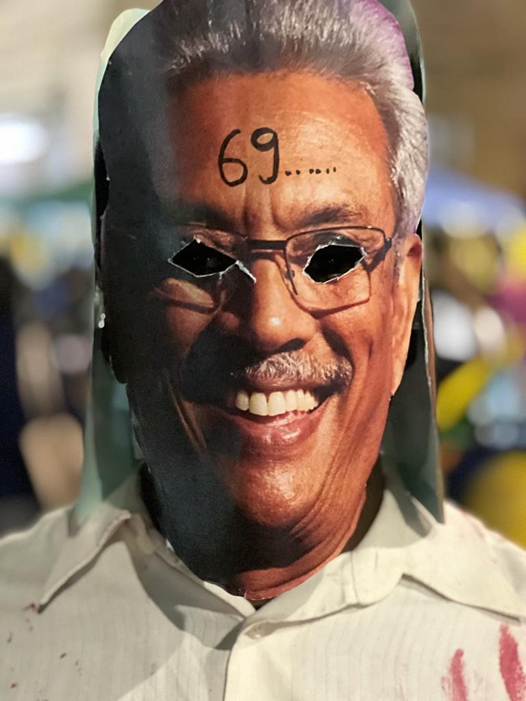 PICTURES OF PEOPLES' PROTEST FROM GALLE FACE GREEN - Ceylon Independent